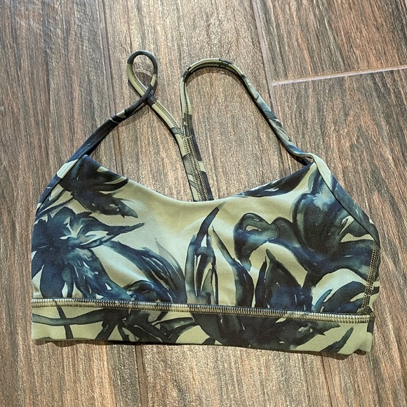 lululemon athletica | Intimates & Sleepwear | Flow Y Nulu Bra Size 4 ...